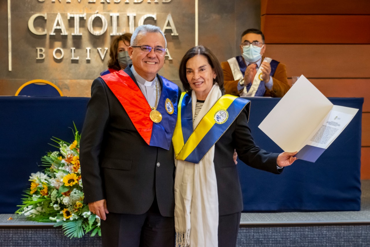 Posesión de Decana, Directores y nombramiento de Profesor Emérito en ...