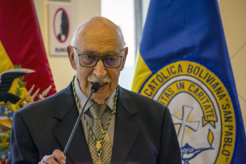 U.C.B. Rinde homenaje a Mario Frías, quien permitió acercar la ...