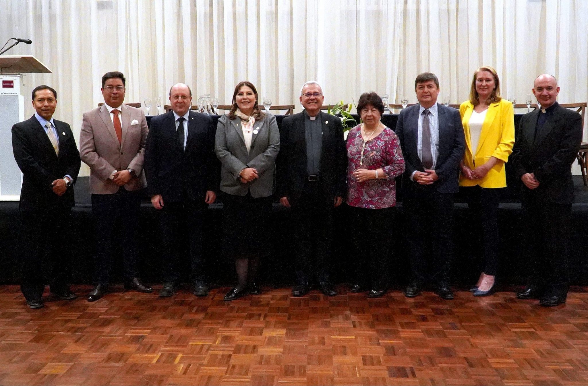 En el día del Maestro la U.C.B. distingue a la Mg. Ruth Riskowsky ...